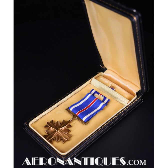 WWII us medal;dfc;distinguished flying cross;