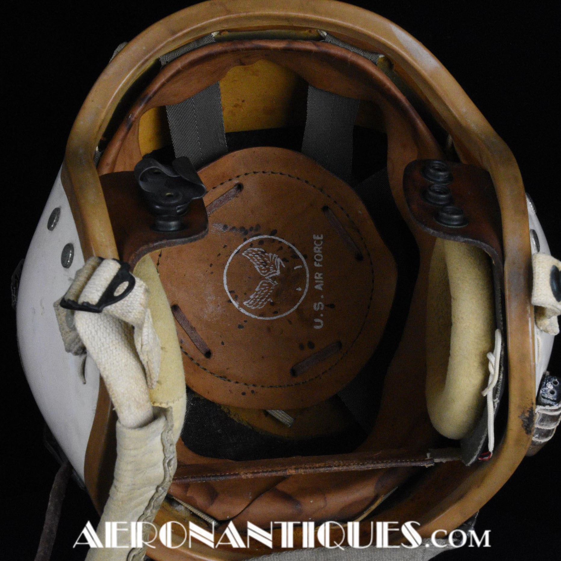 helmet;flight helmet;flying helmet;jet pilot helmet